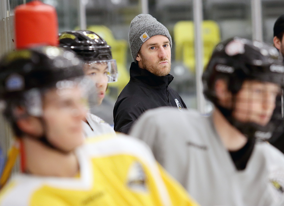 Kyle Turris shares his hockey success with junior teammates – MARIO BARTEL